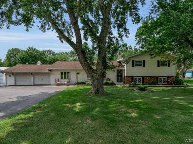 6925 Ridge Rd, Lockport, NY 14094