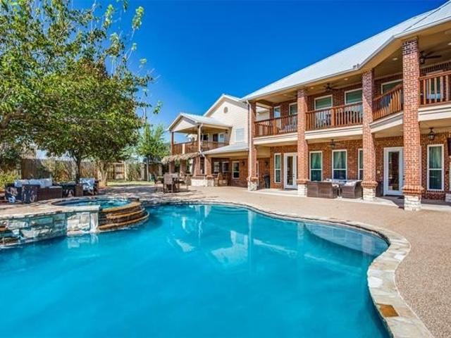 6925 Sky Rd, Joshua, TX 76058