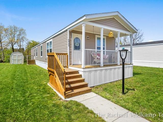 6925 Vinewood Ave NE, Belmont, MI 49306