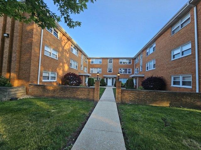 6925 W 64th Pl Apt 2F, Chicago, IL 60638
