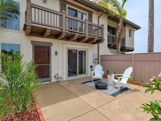 6926 Peach Tree Rd, Carlsbad, CA 92011