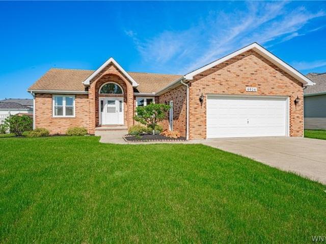 6926 Rebecca Dr, Niagara Falls, NY 14304