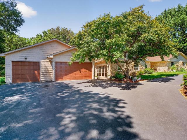 6926 Woodridge Drive