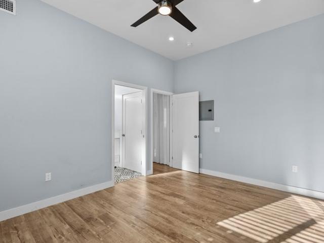 6927 Cozycroft Ave, Los Angeles, CA 91306