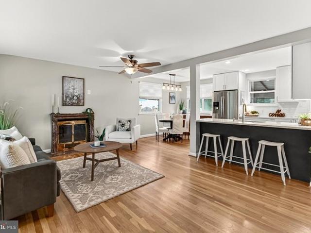 6927 Fern Ln, Annandale, VA 22003