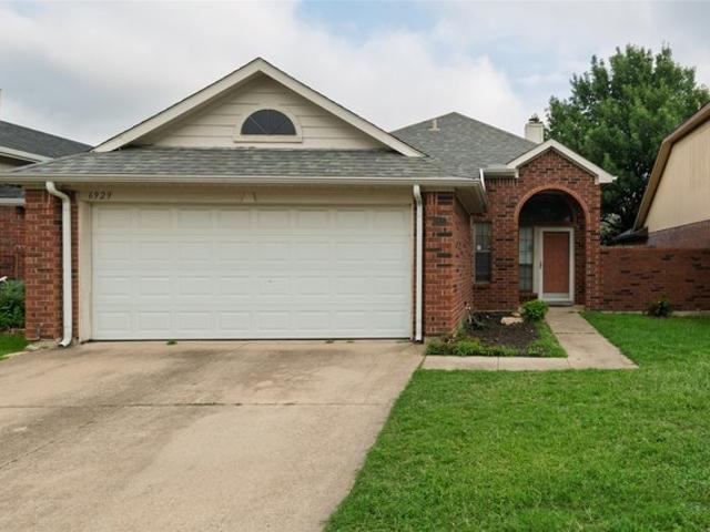 6929 Aston Dr, North Richland Hills, TX 76182