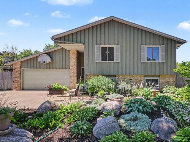 6920 Innsdale Ave S, Cottage Grove, MN 55016
