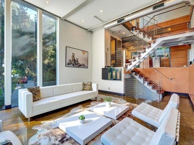 6920 Treasure Trl, Los Angeles, CA 90068