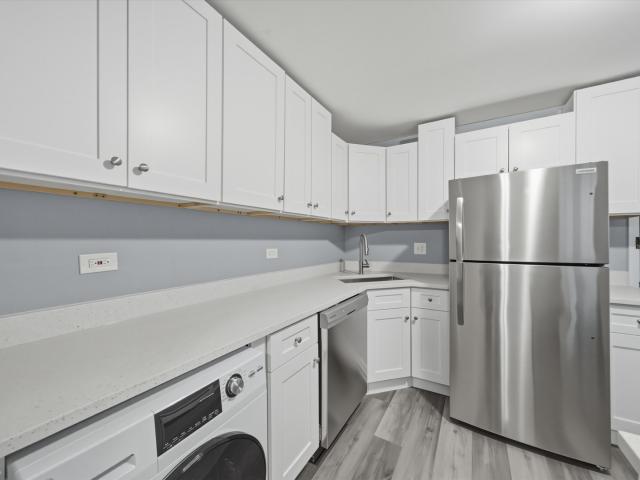 6921 N Ashland Boulevard # 3A