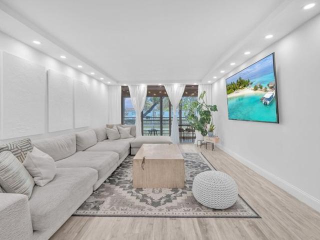 6921 Cypress Rd Apt B19, Plantation, FL 33317