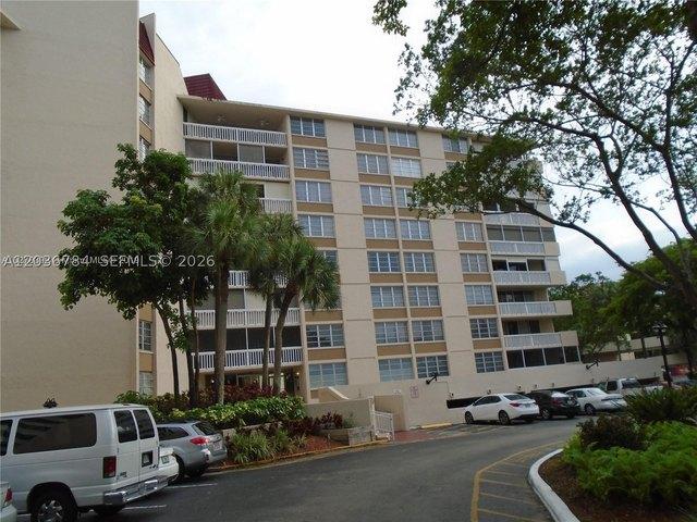 6921 Environ Blvd Apt 4P, Lauderhill, FL 33319