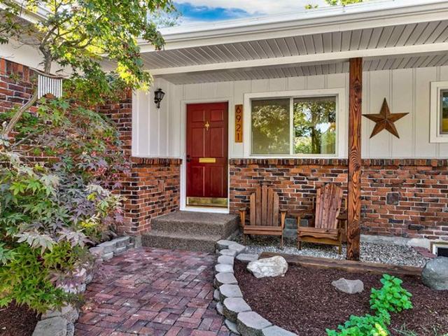 6921 W Holiday Dr, Boise, ID 83709