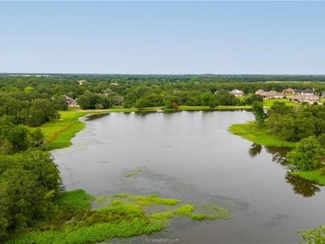 6922 McCrae Ln, Bryan, TX 77808