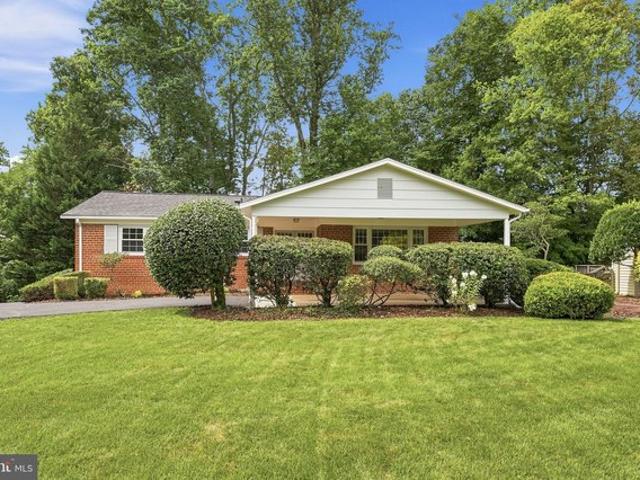 6922 Sydenstricker Rd, Springfield, VA 22152