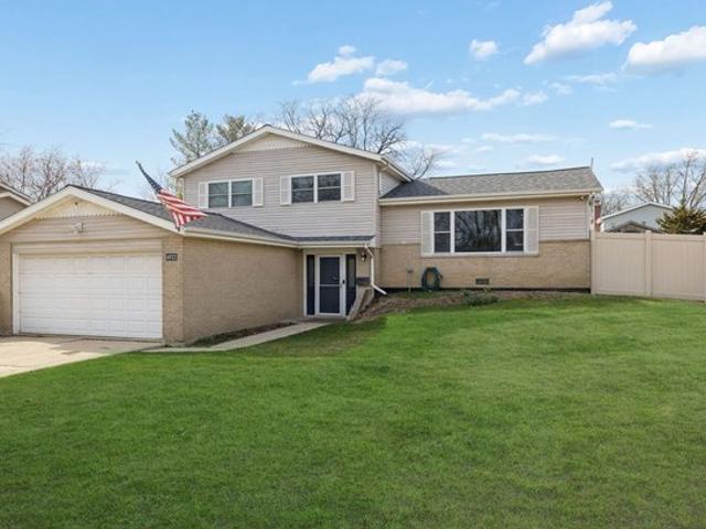 6922 Sierra Dr, Darien, IL 60561