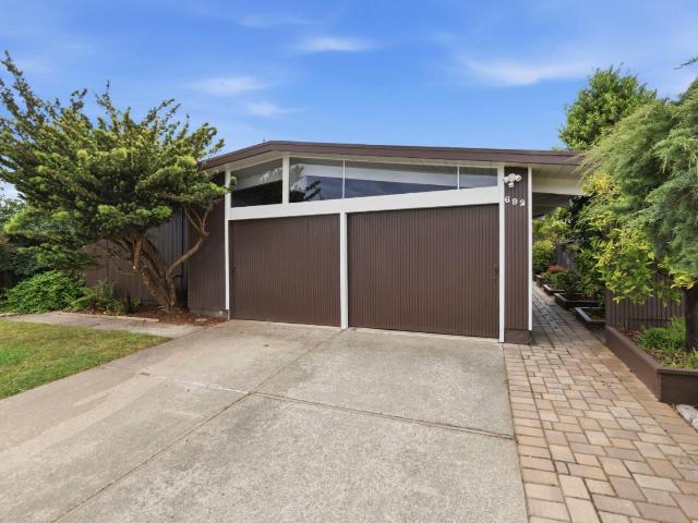 692 Edna Way