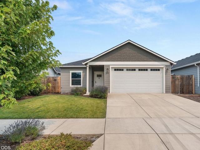 692 Kaitlin Ln, Medford, OR 97501