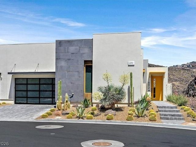 692 Scenic Cliff Dr, Henderson, NV 89012