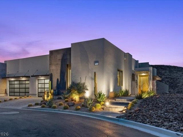 692 Scenic Cliff Dr, Henderson, NV 89012