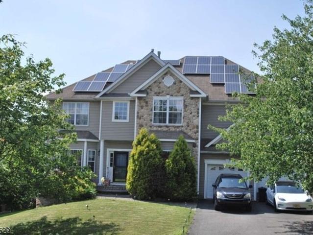 692 Skyline Dr, Jefferson Township, NJ 07849