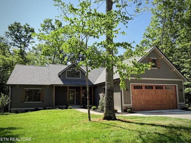 692 St George Dr, Crossville, TN 38558