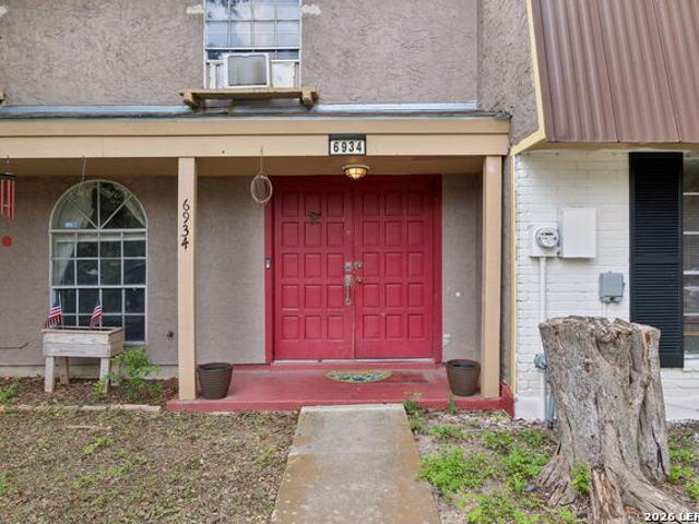 6934 Neston Dr