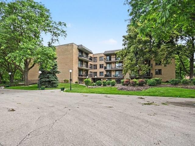 6935 N Milwaukee Ave Apt 204, Niles, IL 60714