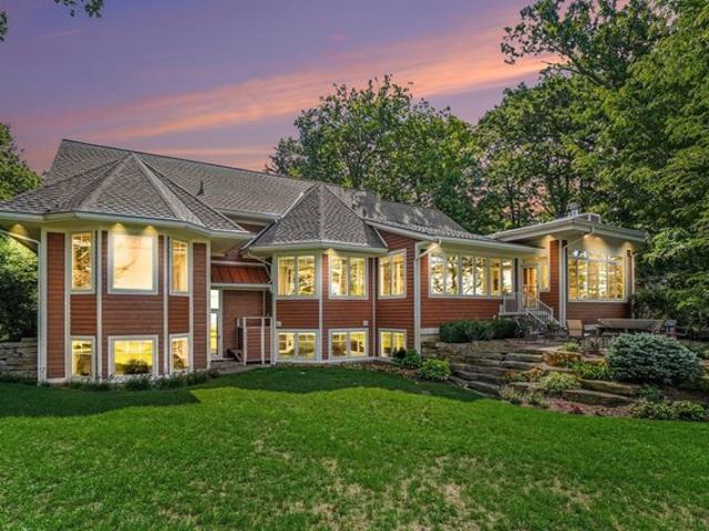 6935 Blue Water Ln, Fennville, MI 49408