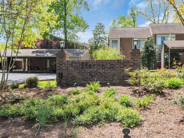 6935 Highland Park Dr