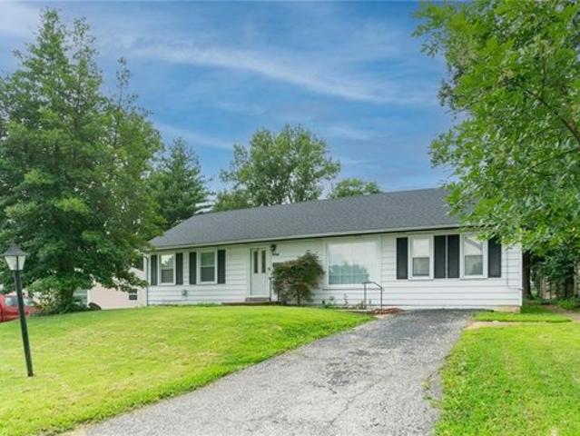 6936 Greenholly Dr, Saint Louis, MO 63123