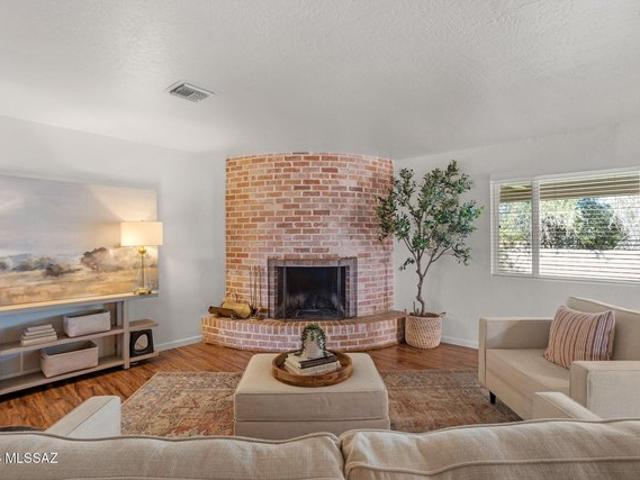 6939 E Crestline Dr, Tucson, AZ 85715