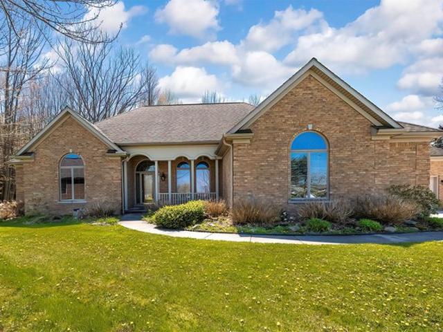 6930 Honey Ln, Erie, PA 16509