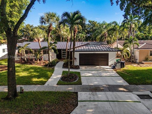 6931 Loch Ness Dr, Miami Lakes, FL 33014