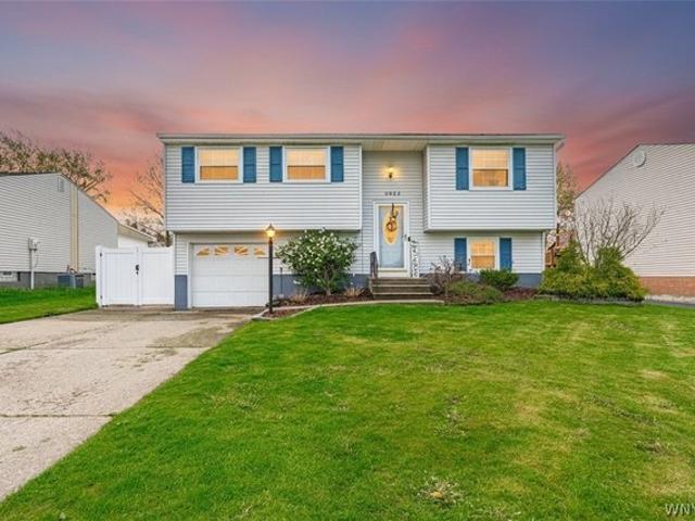 6932 Academy Ln, Lockport, NY 14094