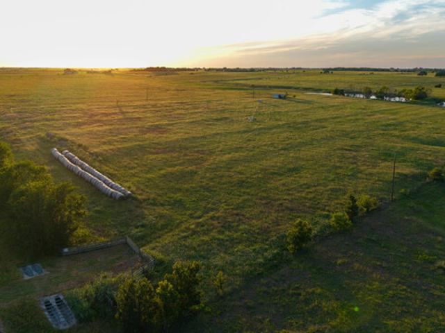 6932 Farm Market 532