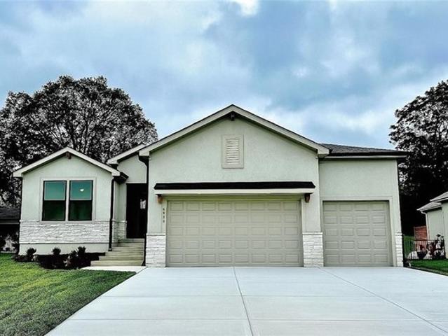 6932 Kenton St, Shawnee, KS 66226