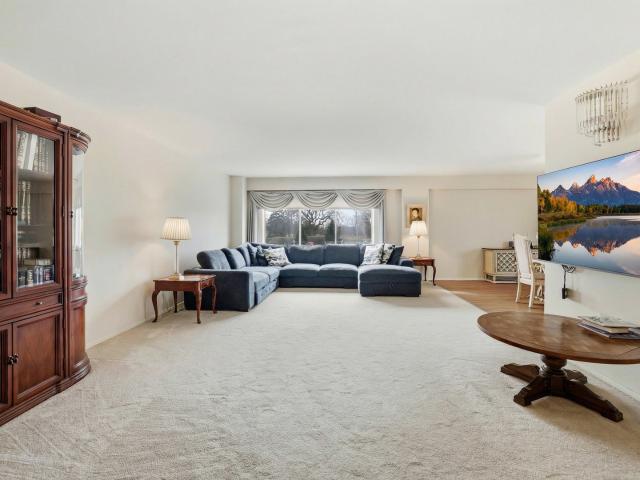 6933 N Kedzie Avenue # 202