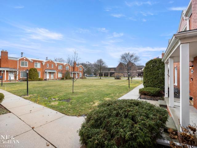 693 1/2 Saint Clair Street
