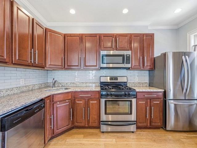 693 E 7th St Apt 1, Boston, MA 02127