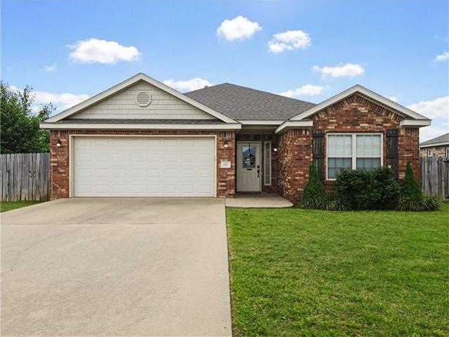 693 Olivia Ln, Centerton, AR 72719