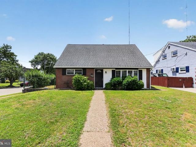 6944 Manti St, Philadelphia, PA 19128