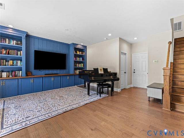 6944 Leire Lane