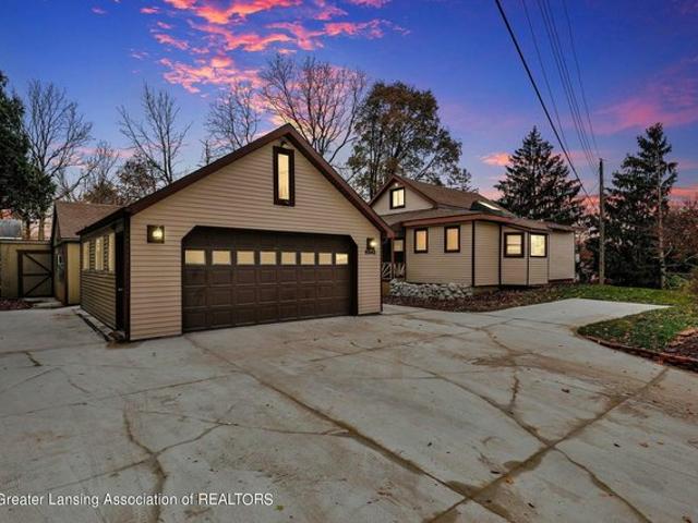 6945 Delta River Dr, Lansing, MI 48906
