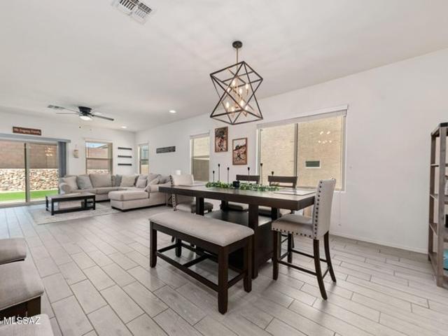 6947 W Hedge Rose Dr, Tucson, AZ 85757