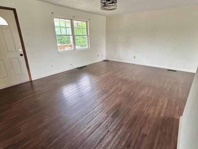 6949 Farm Road 1182