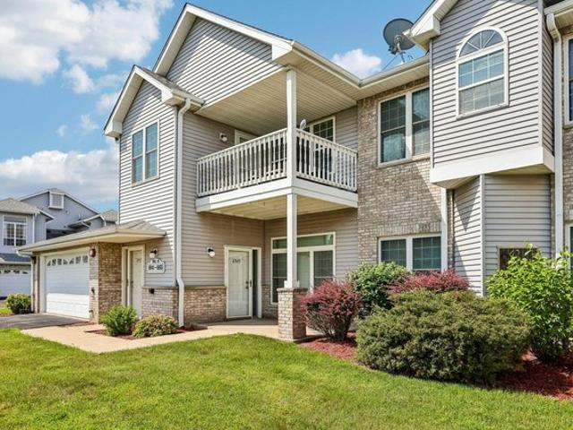 6949 S Rolling Meadows Cir, Oak Creek, WI 53154