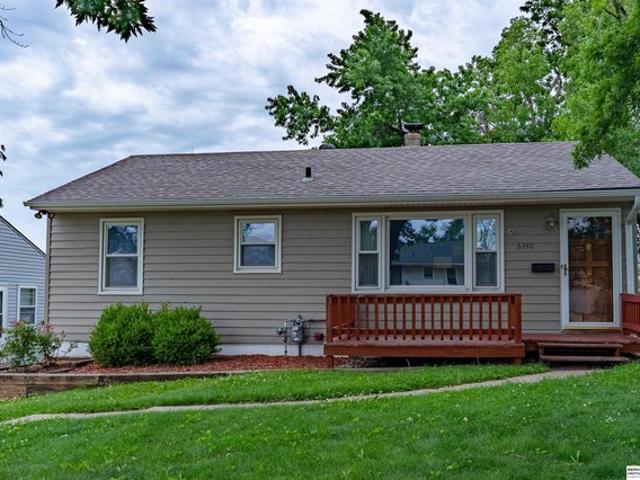 6940 Pinkney St, Omaha, NE 68104