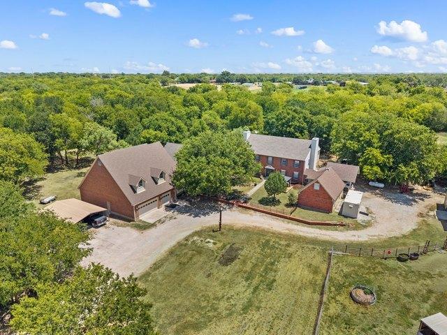 6942 Indian Wells Rd, Sanger, TX 76266