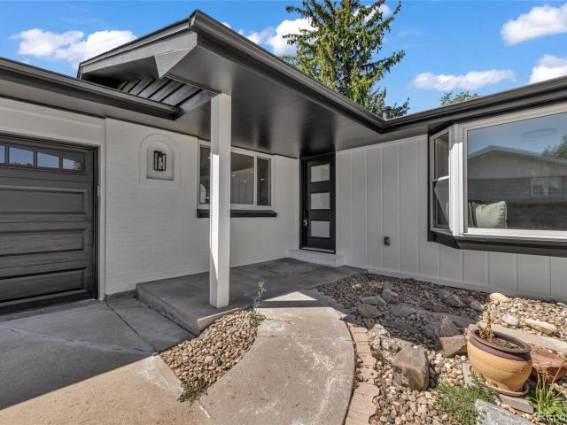 6942 W 68th Place