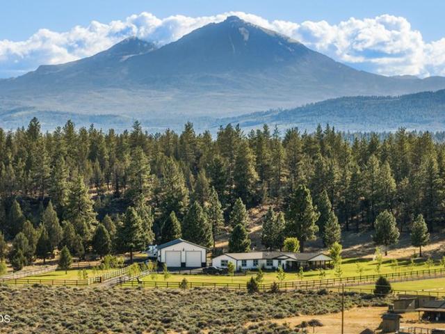 69435 Hinkle Butte Dr, Sisters, OR 97759